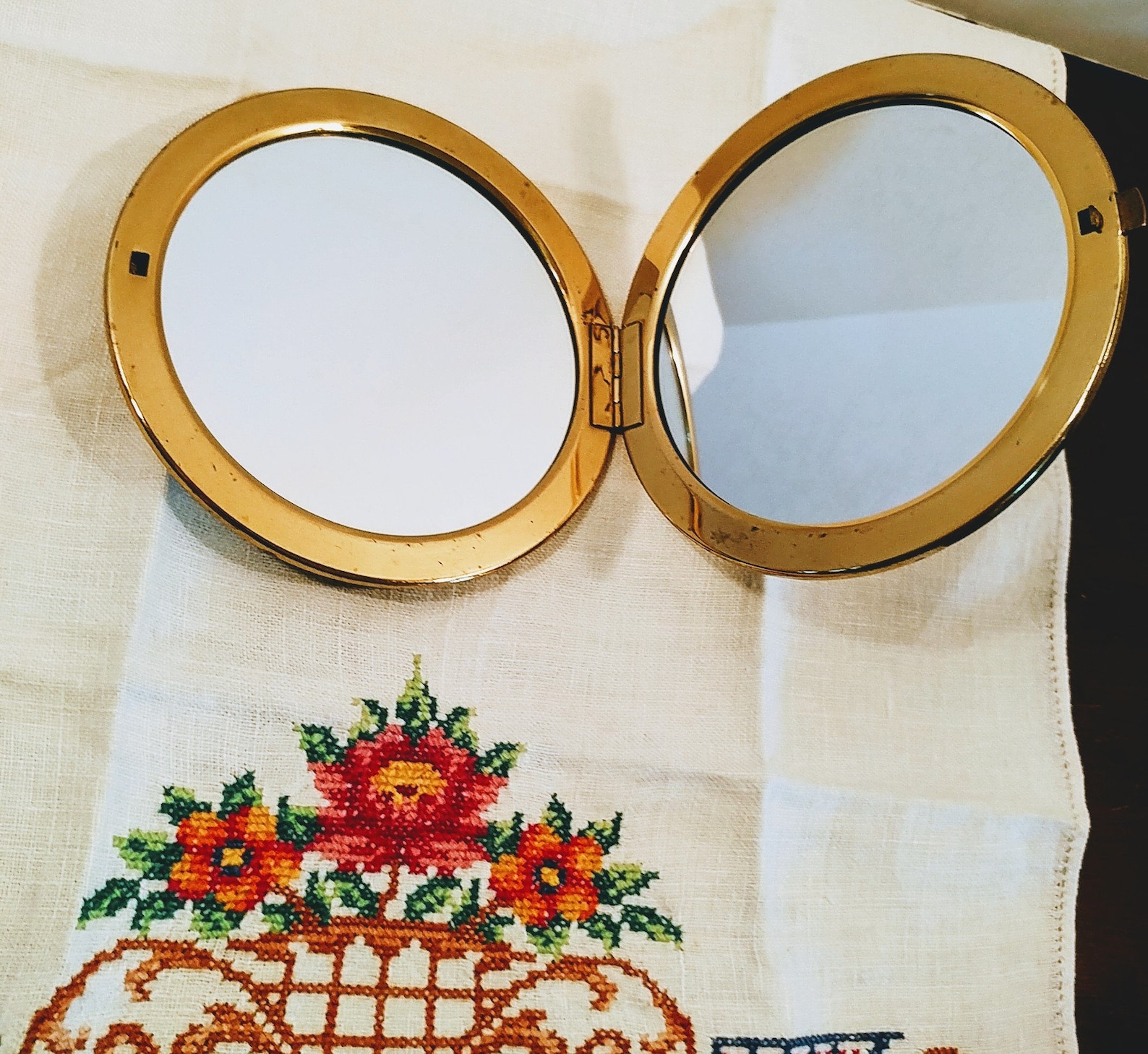 Vintage Lady's Romantic Scenes Large Mirror Compact With Two Mirrors ...