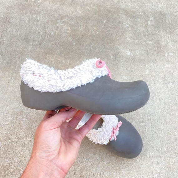 CROCS coquette style gray clogs pink bows Juniors Siz… - Gem