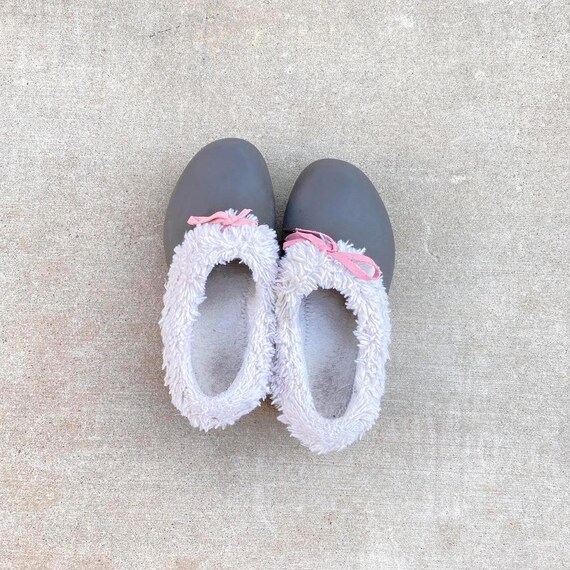 CROCS coquette style gray clogs pink bows Juniors Siz… - Gem