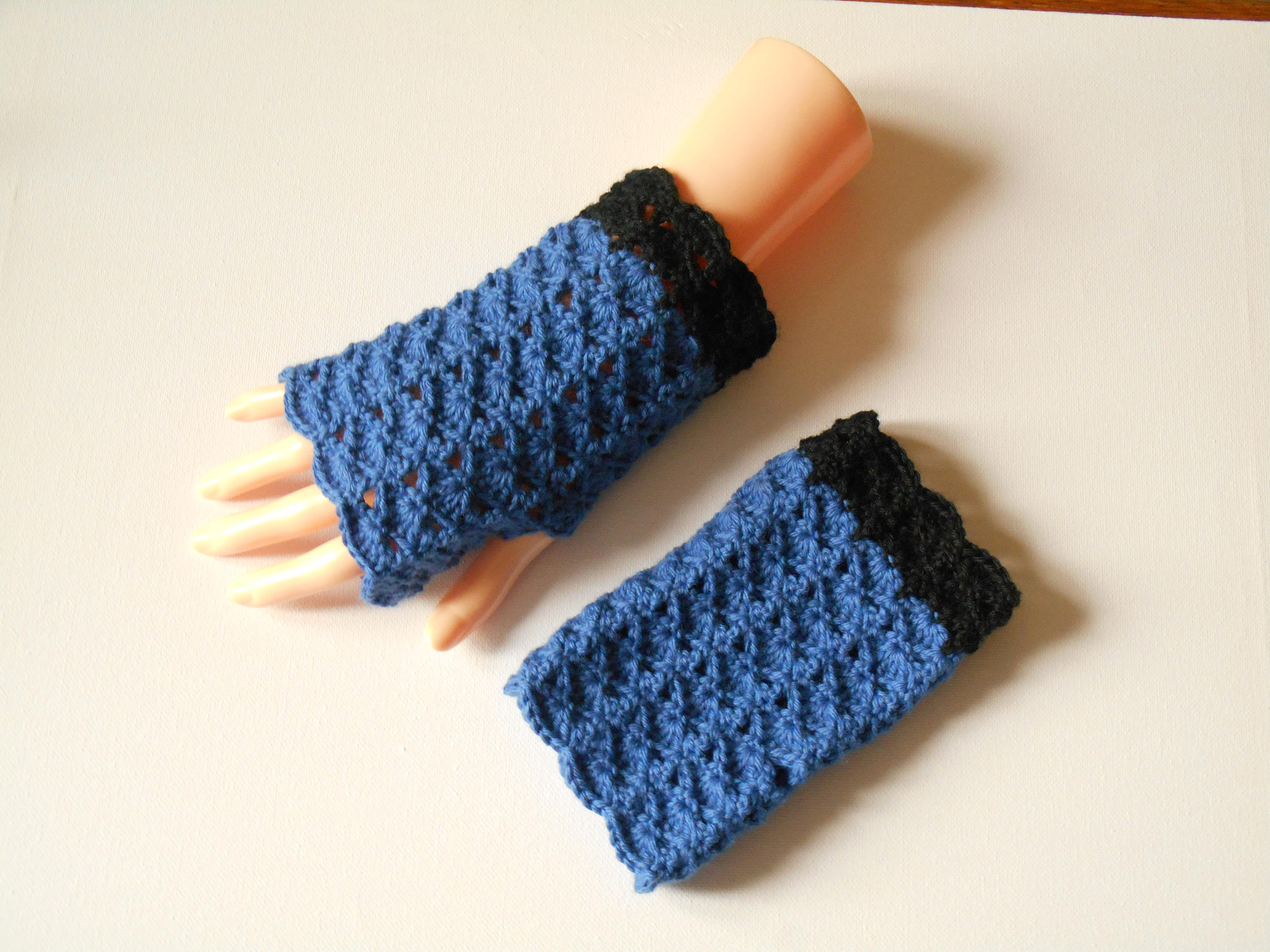 Mitaines bleues et noires au crochet - Etsy France