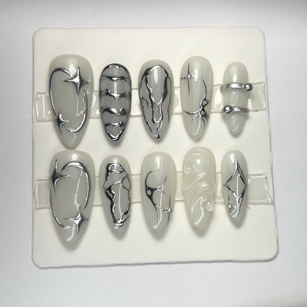 Silver Chrome Alt Press on Nails With Chrome Nail Art High-gloss Nails ...