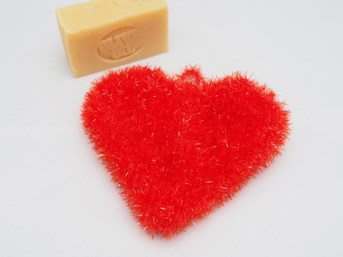 Peeling sponge heart in red hand knitted bath sponge massage | Etsy