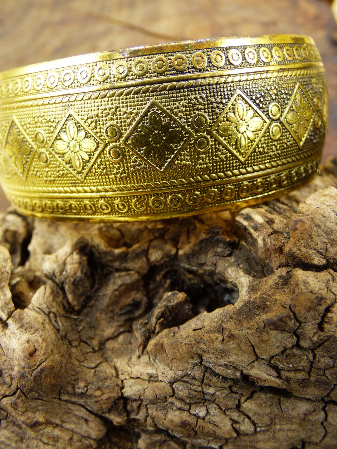 Tibetan Bangle ~ Antique Brass Golden ~ Bracelet ~ HIPPIE ~ GOA ~ Boho ...