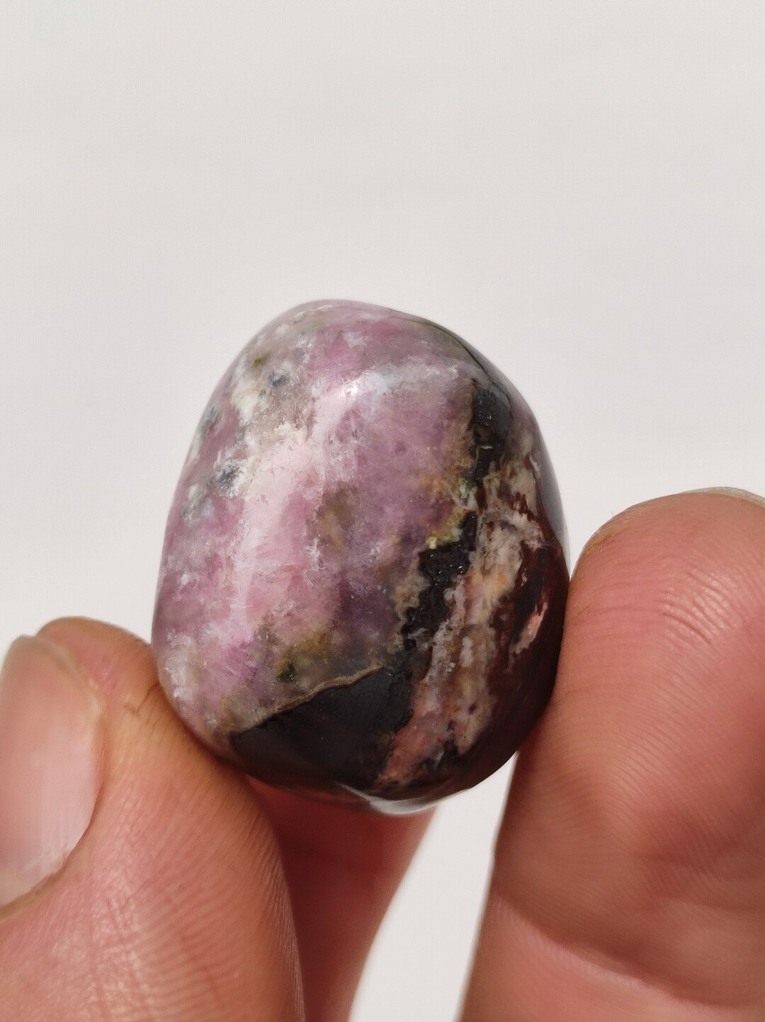 Sugilith Handschmeichler Heilsteine Meditation Therapie Edelstein Deko ...