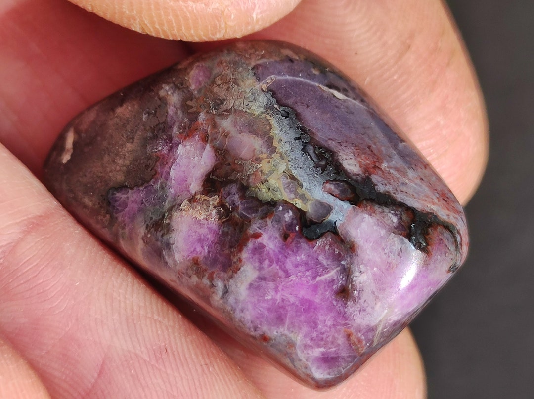 Sugilith Dekostein Heilstein Meditation Energie Edelstein Trommelstein ...