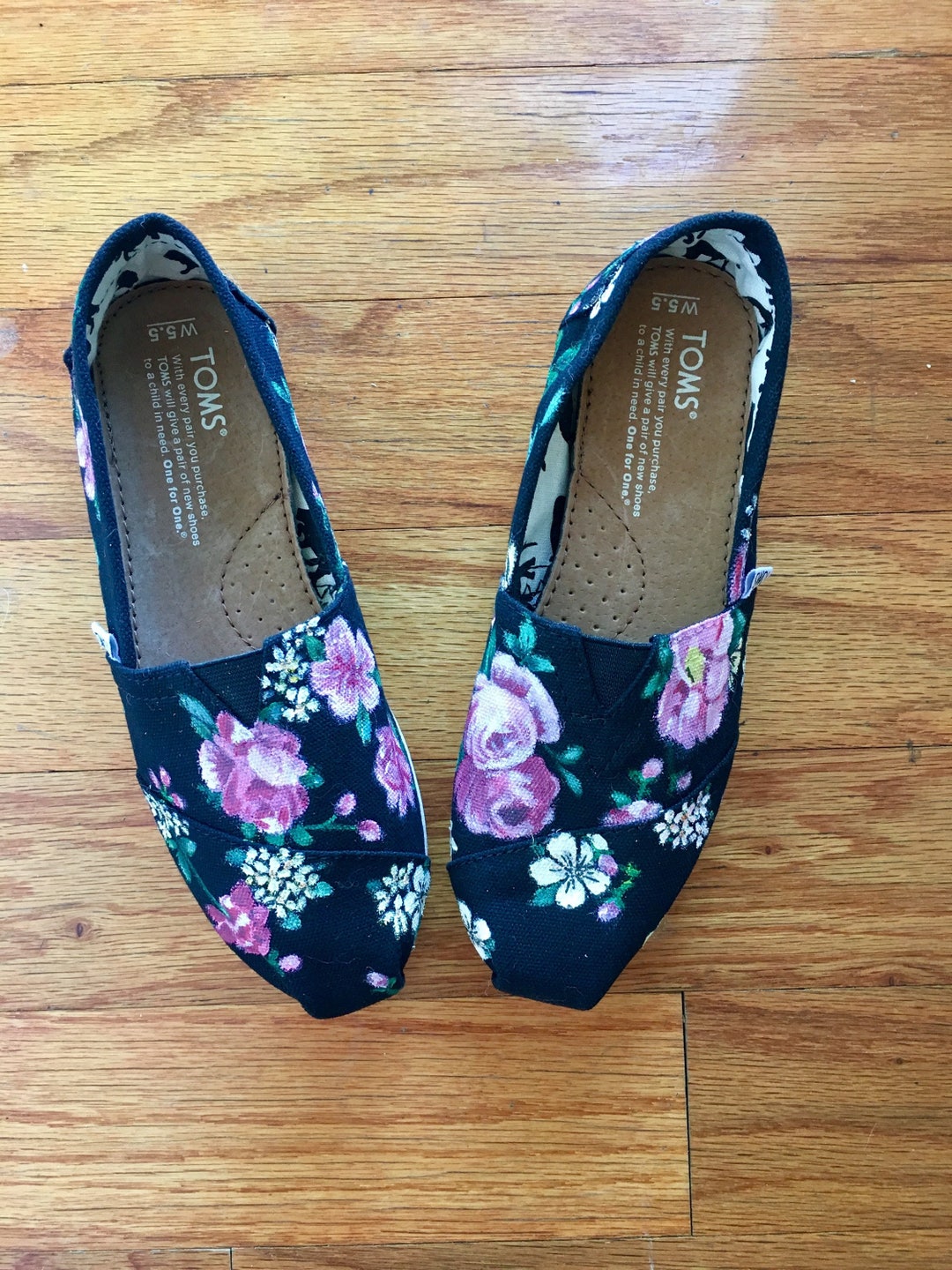 Hand-painted TOMS Shoes (roses) - Etsy