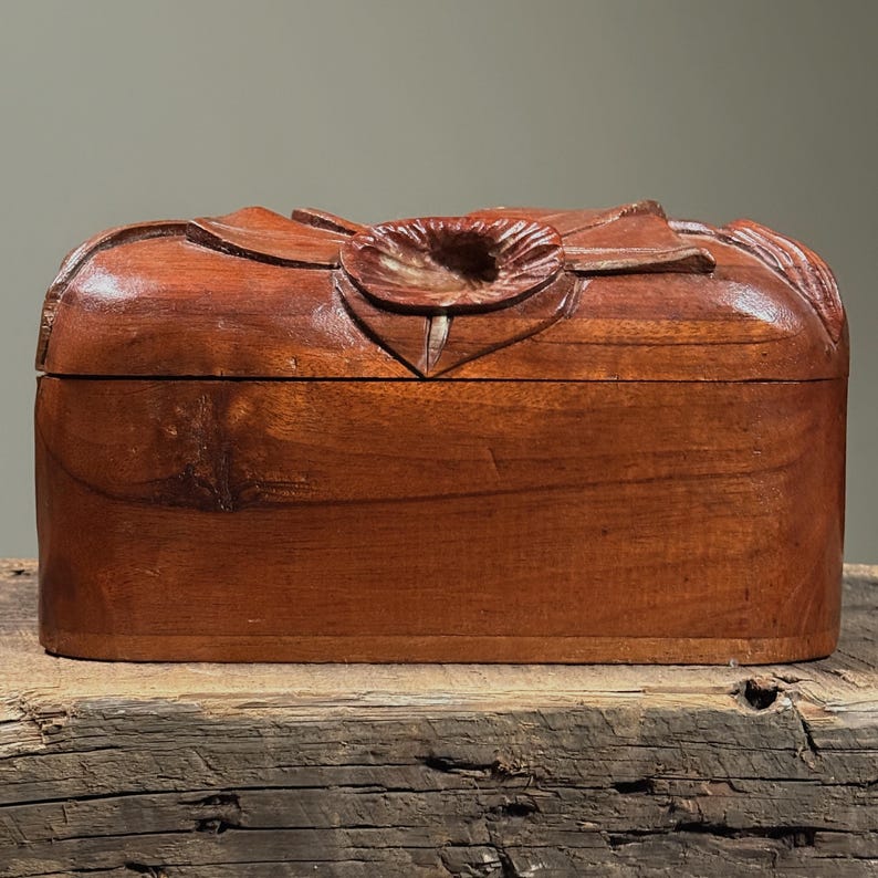 Vintage Hand Carved Folk Art Two Tone Box With Daffodil Detail - Etsy