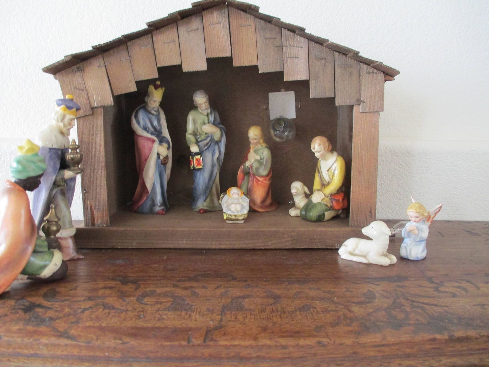 History of Hummel Figurines -How to Value Old Hummel Figurines | A ...