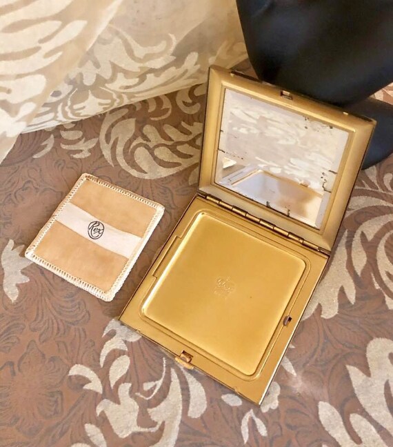 Vintage Rex Powder Compact 241 - Gem