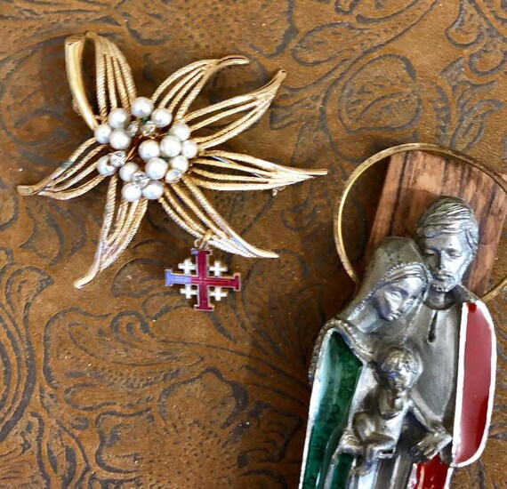 Repurposed Vintage Brooch with Cross 617 - Gem