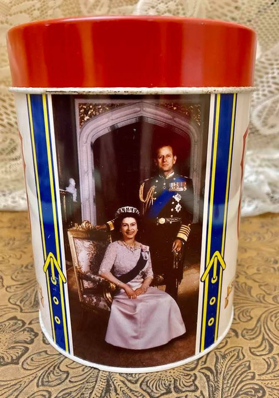 Vintage Souvenir of Queen Elizabeth II 1203A - Etsy