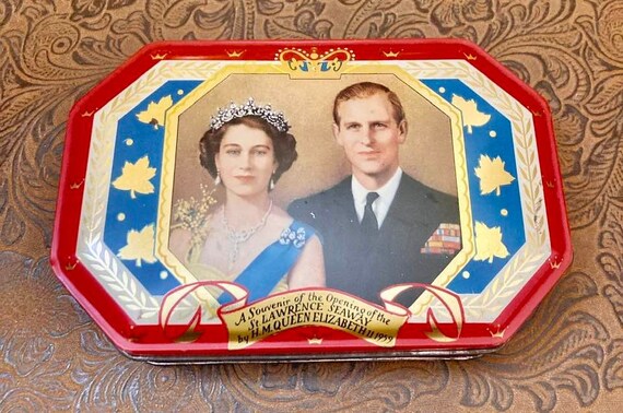 Vintage Souvenir of Queen Elizabeth II 228A Boxes & Bins Tins etna.com.pe