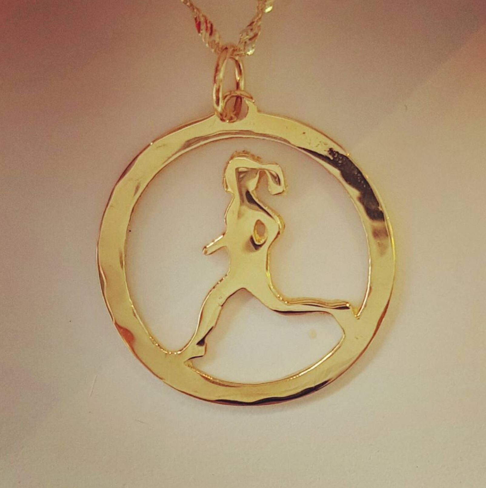 14K GOLD Round Pendant Necklace, Girl Runners, Women Marathon Runner ...