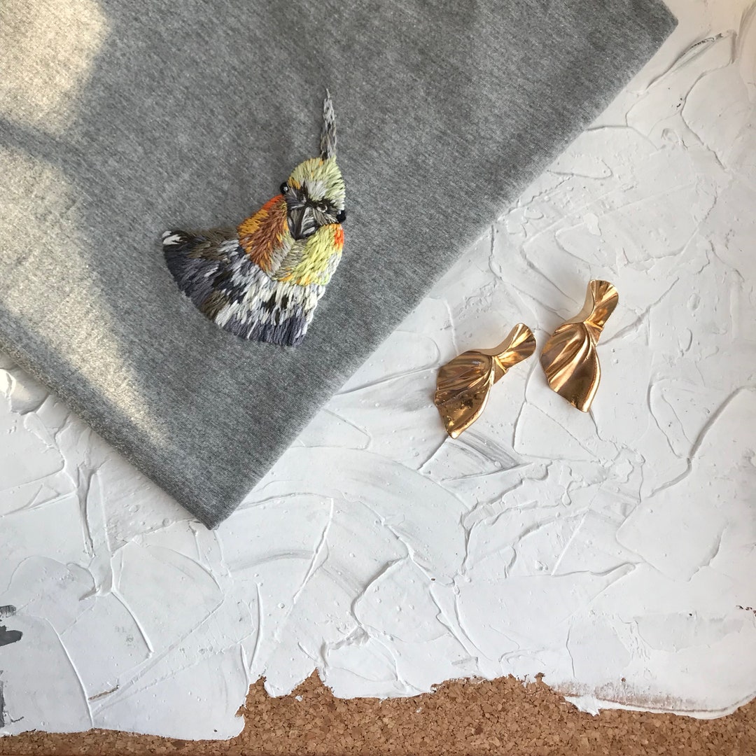 Cute Parrot Women's T-shirt, Hand Embroider Tee, Pet Loss Shirt, Pet ...