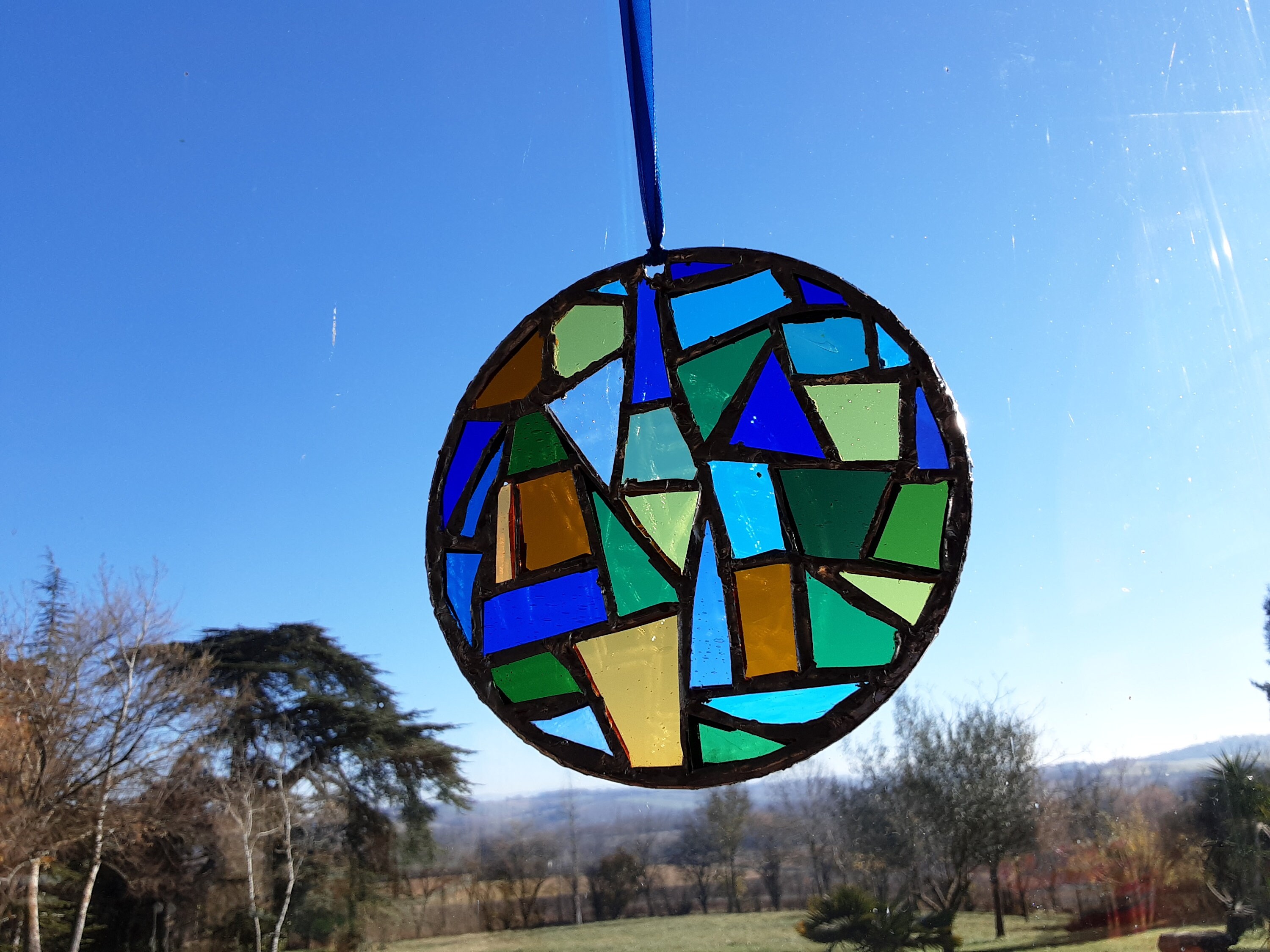 Suspension vitrail ronde multicolore faite main originale,unique. Idee ...