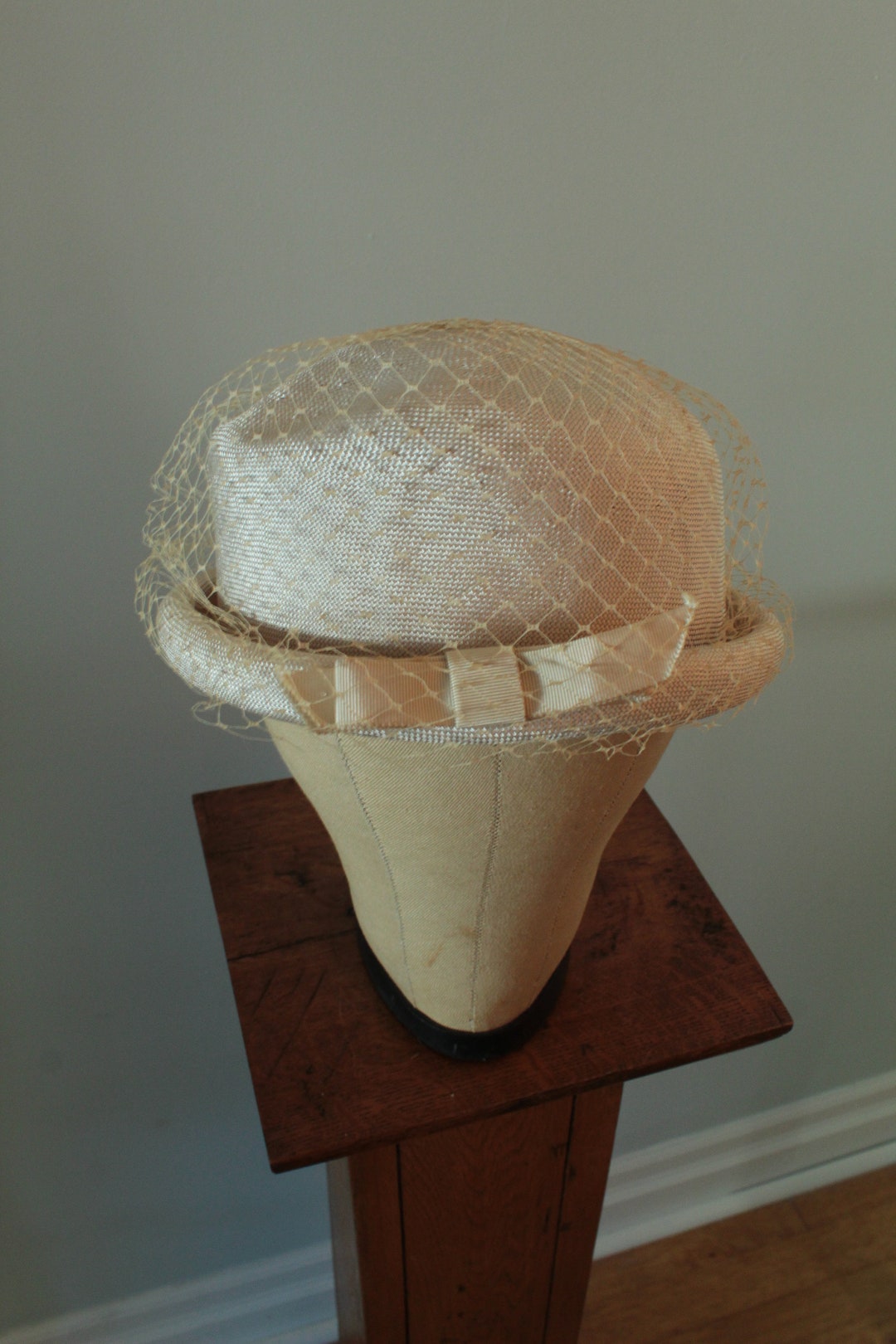 1960’s Eaton’s Cloche Style Hat With Tulle Overlay - Etsy