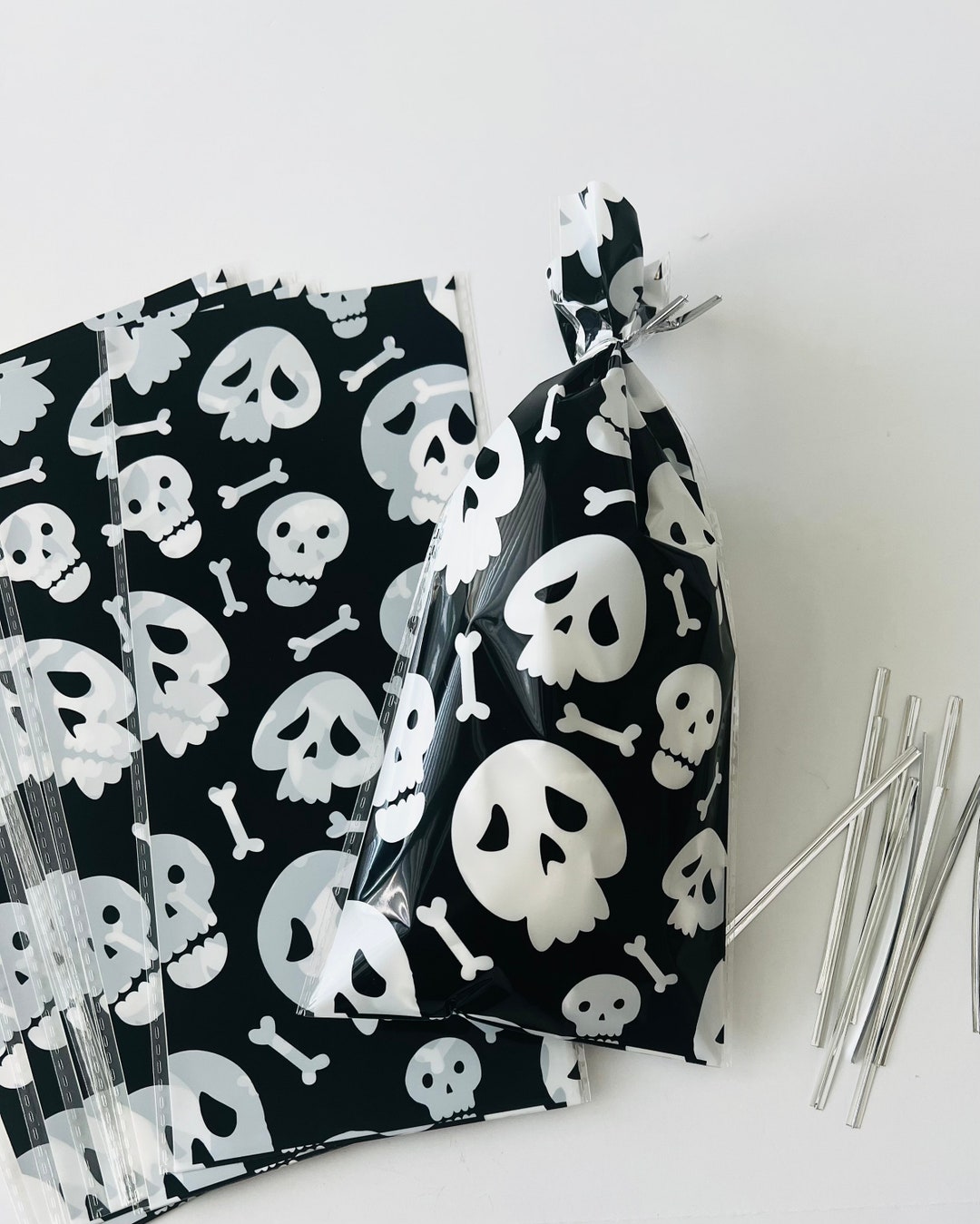 10 Skull and Bones Cello Bags With Twist Ties for Halloween Treats, 5 ...