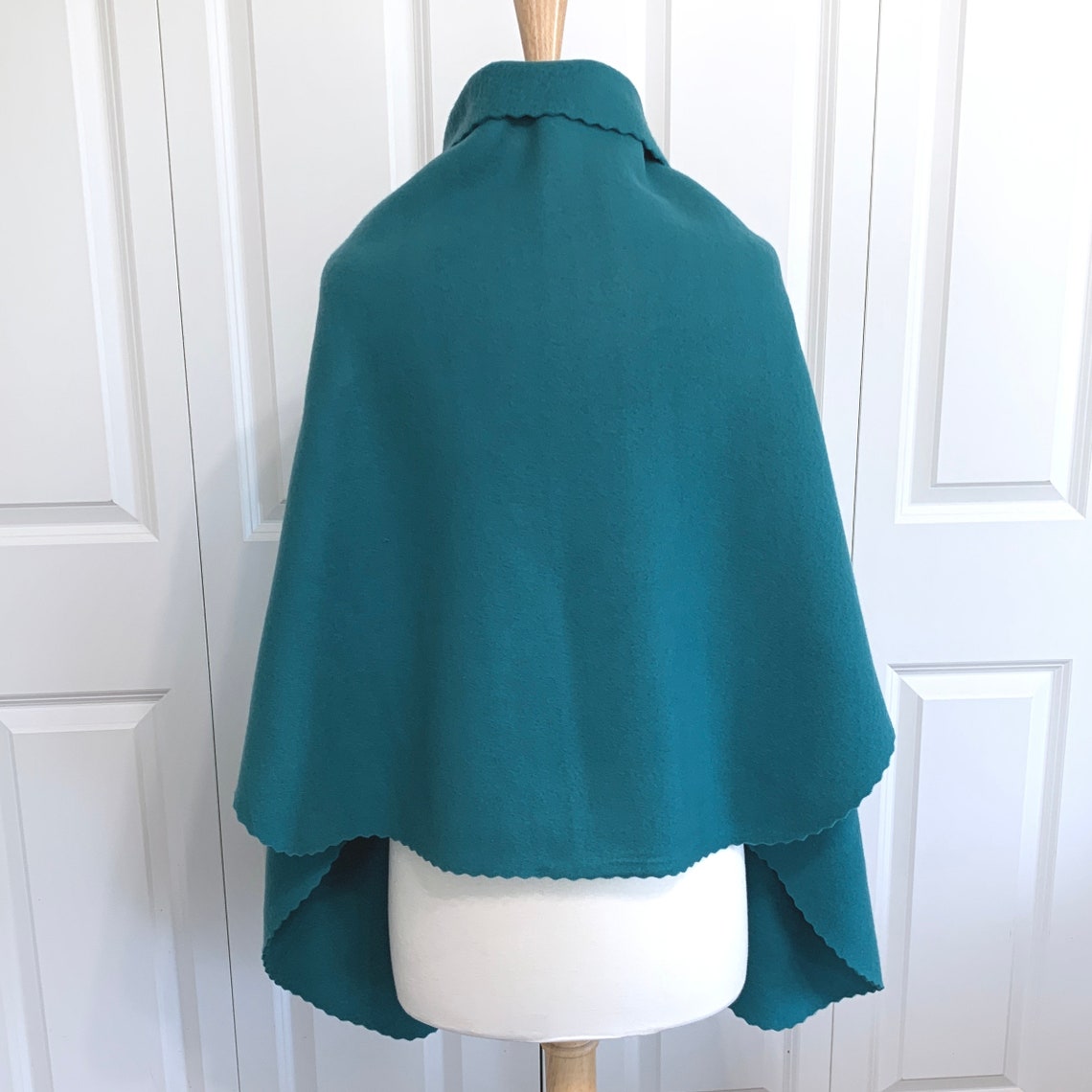 Adult Fleece Shawl Wrap With Pockets, Beautiful Tahitian Tide, Fits ...