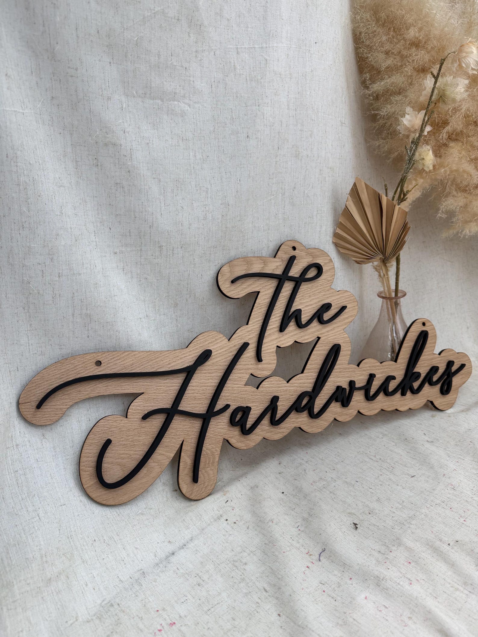 Wooden Wedding Last Name Sign - Neon Light Alternative Wedding Backdrop ...