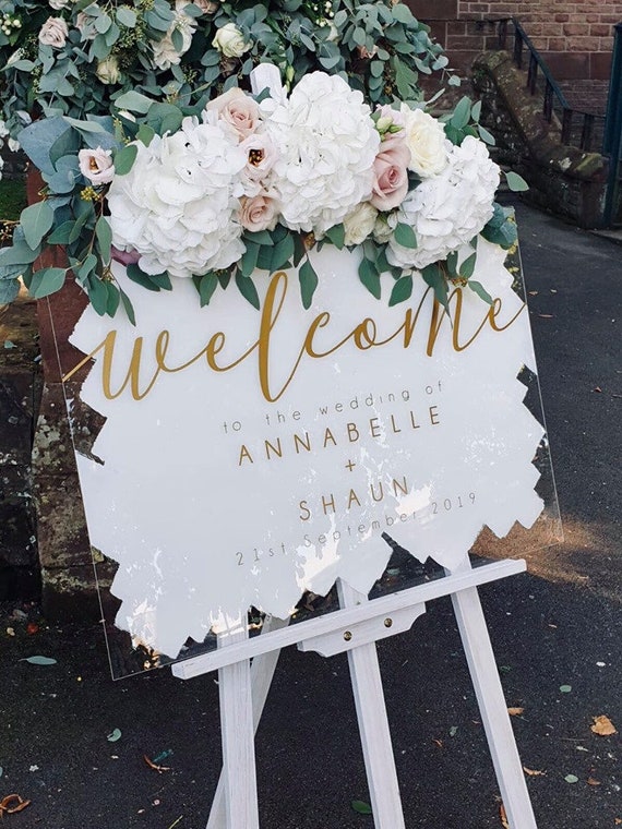 White acrylic wedding sign | Beachweddingtips.com