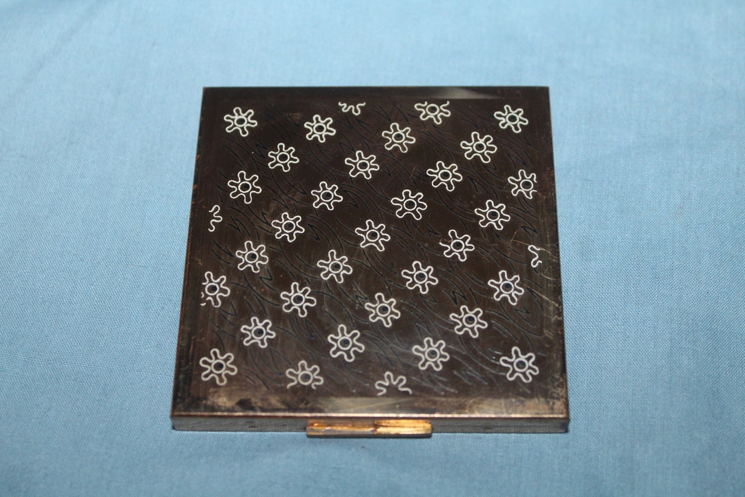 Vtg Elgin American Powder Compact Embossed Gold Tone Made in U.S.A ...