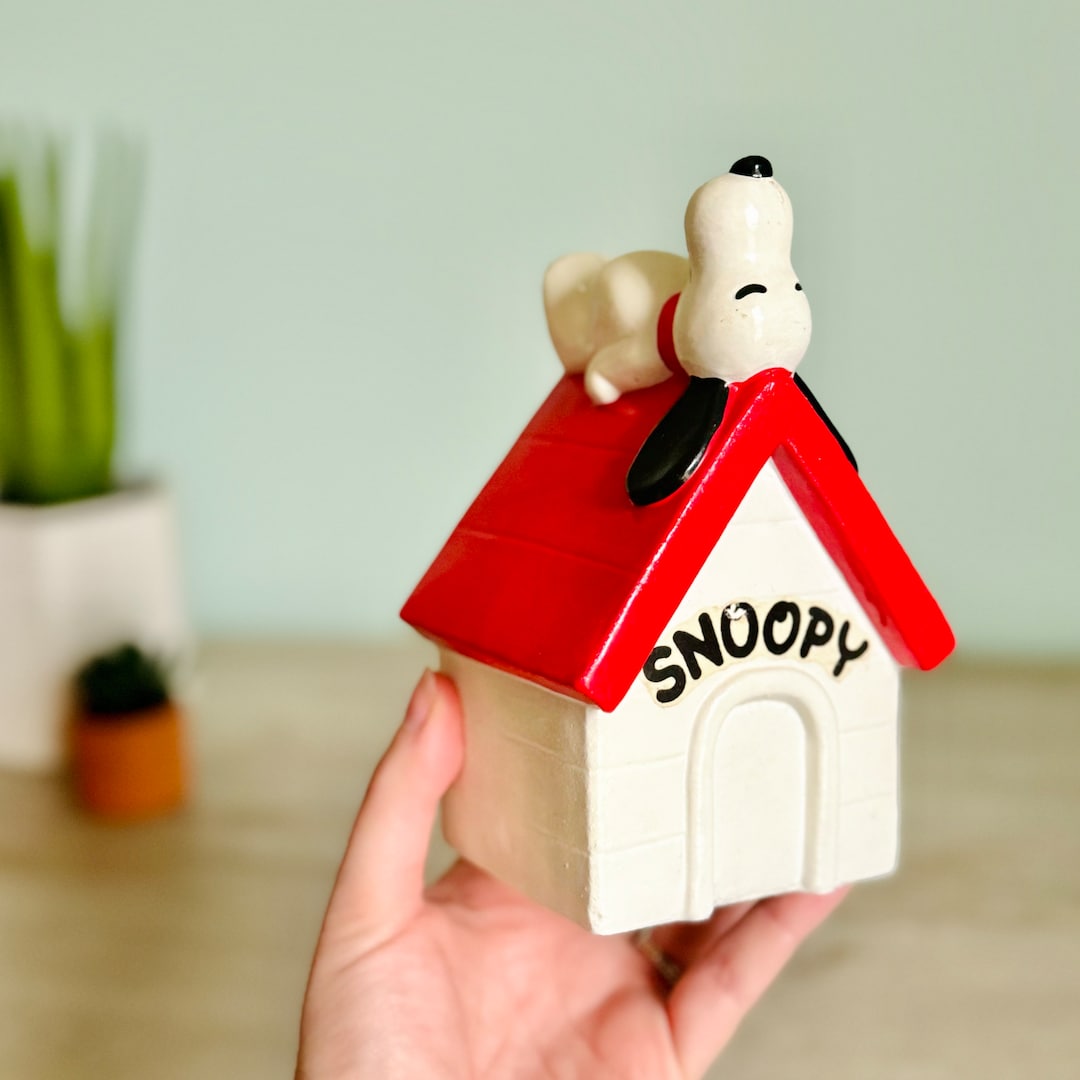 Vintage Snoopy Bank Peanuts Dog House 1970 - Etsy