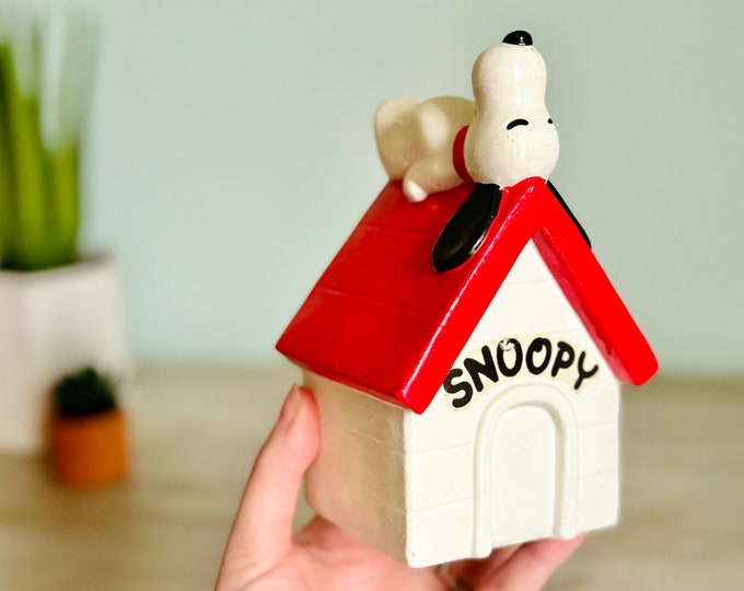 Vintage Snoopy Bank Peanuts Dog House 1970 - Etsy