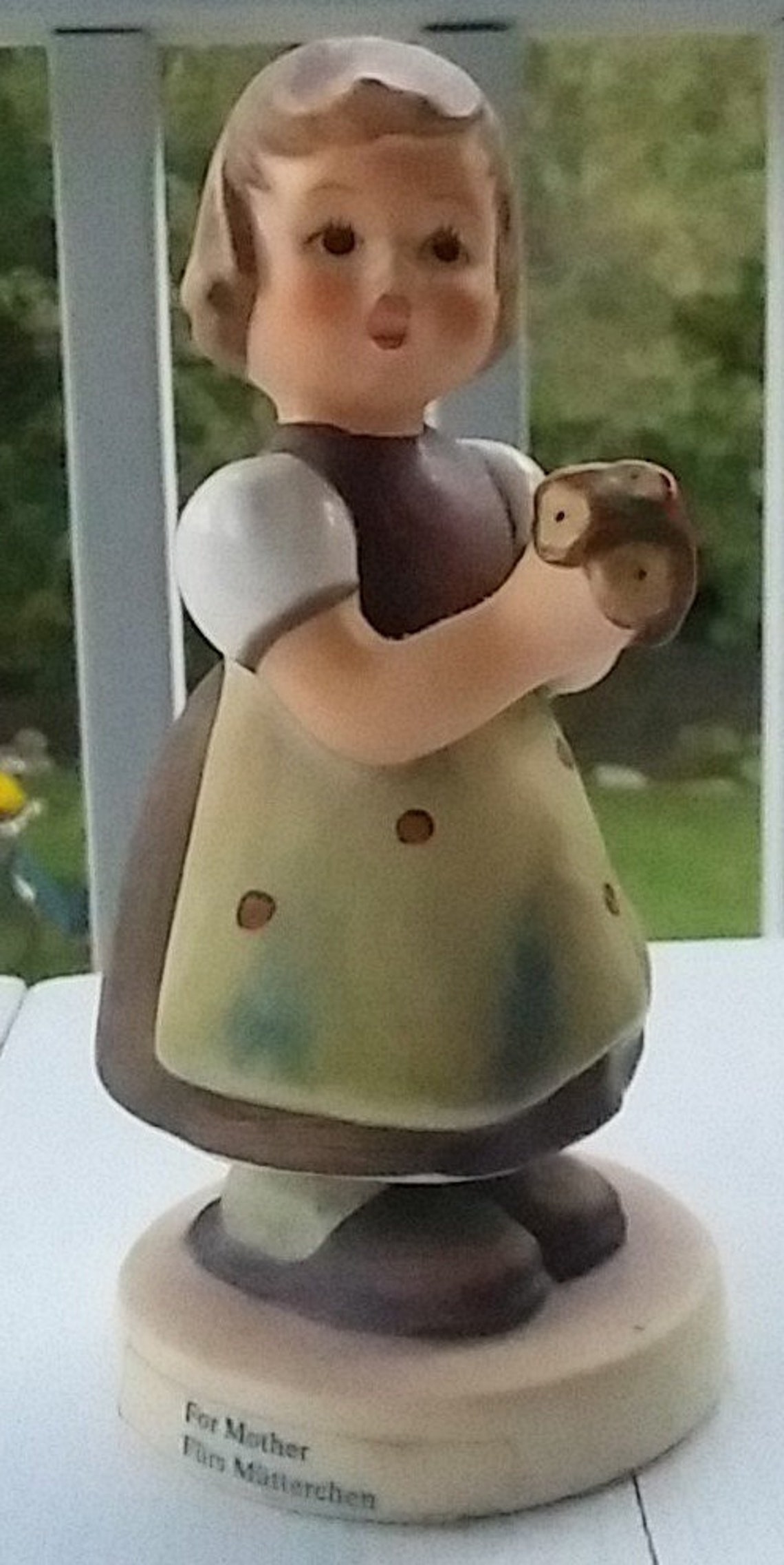 Hummel Girl With Flowers for Her Mother (187) - Etsy