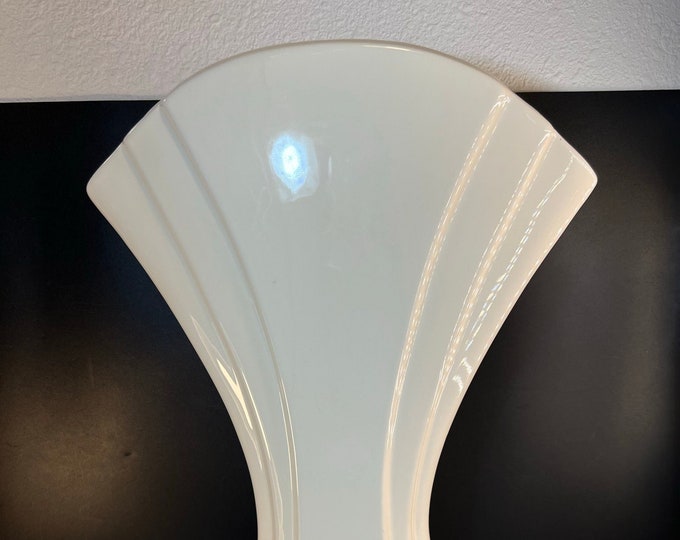 White Footed Vintage Fan Shaped Flower Vase - Haeger - 15" Tall ...