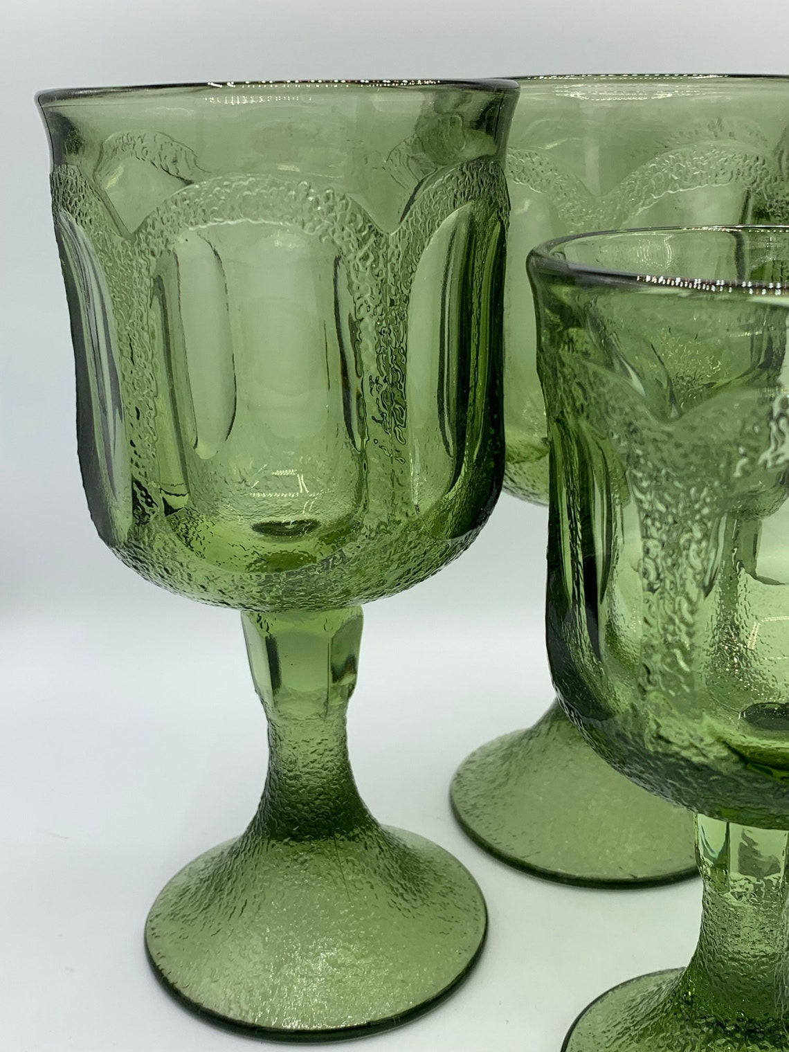 Weingläser grün olivgrün 2 große 2 kleine 70er Jahre | Etsy