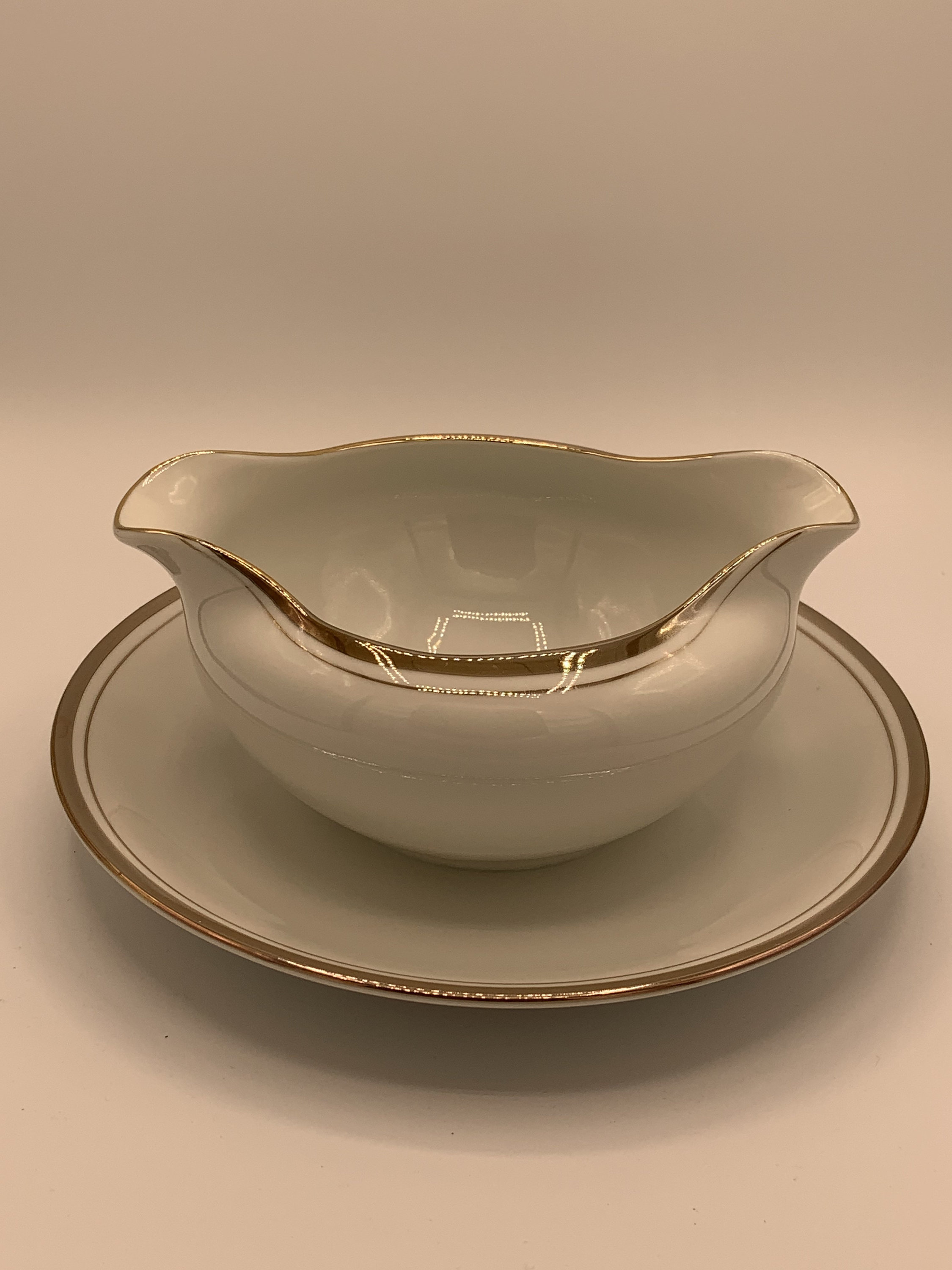 Gravy Boats Home & Living MZ China Vintage Gravy Boat Attached Under ...
