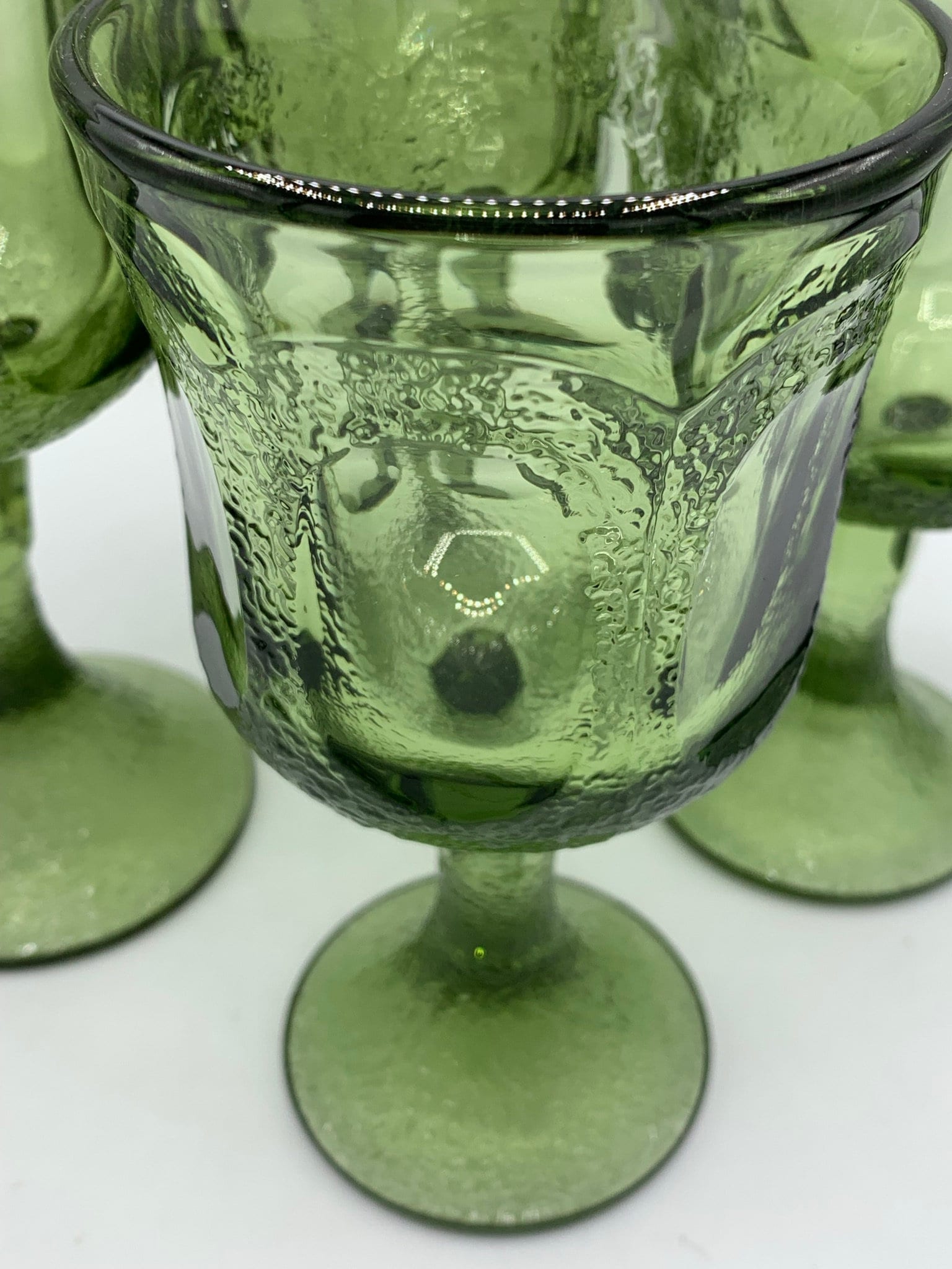 Weingläser grün olivgrün 2 große 2 kleine 70er Jahre | Etsy