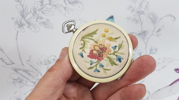 Art Deco powder compact, pocket watch style compact m… - Gem