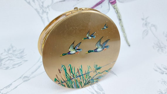 Vintage Stratton Flying Ducks compact, gold tone Stra… - Gem