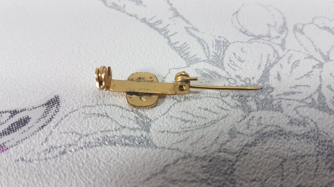 Vintage Harrods pin badge collectable Harrods emblem badge | Etsy
