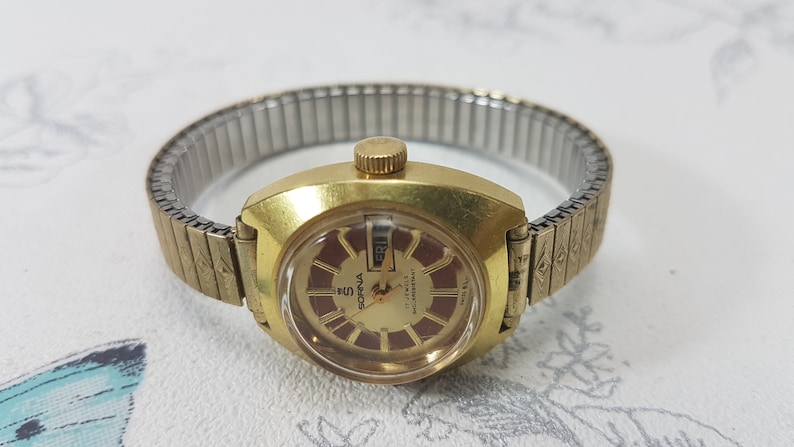 Vintage Sorna Ladies Watch: Swiss Made Hand-winding 17 Jewels - Etsy UK