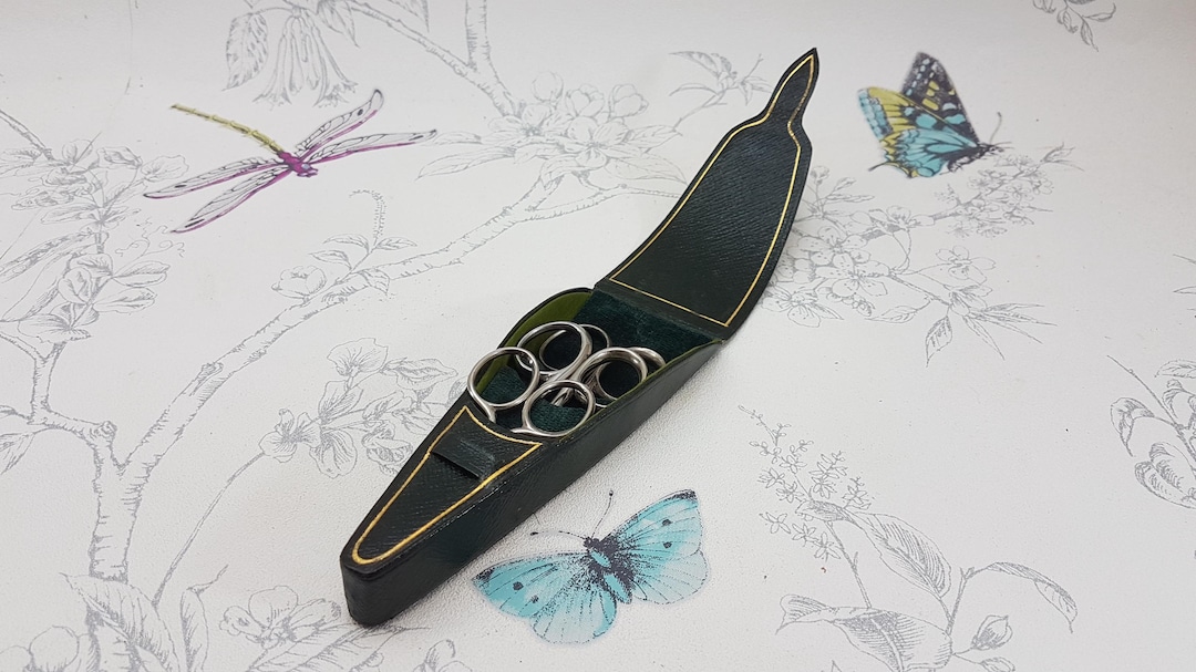Antique Green Leather Scissor Case With 3 Pairs of Scissors ...