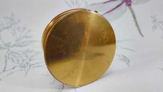 Vintage Stratton Flying Ducks compact, gold tone Stra… - Gem