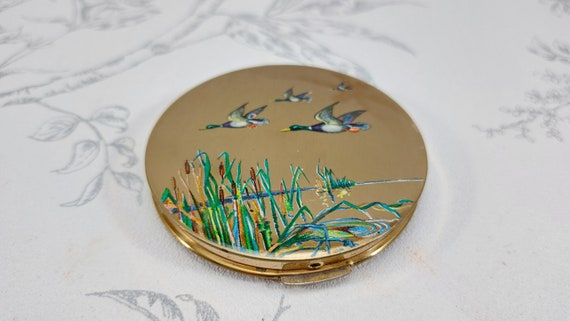Vintage Stratton Flying Ducks compact, gold tone Stra… - Gem