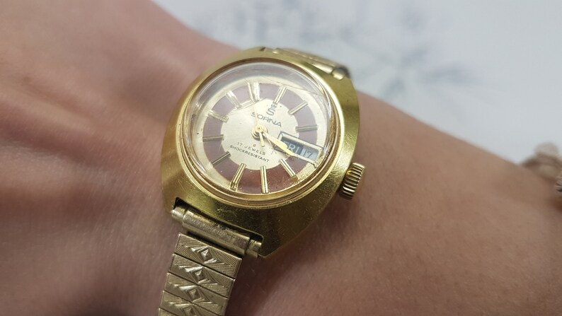 Vintage Sorna Ladies Watch: Swiss Made Hand-winding 17 Jewels - Etsy UK