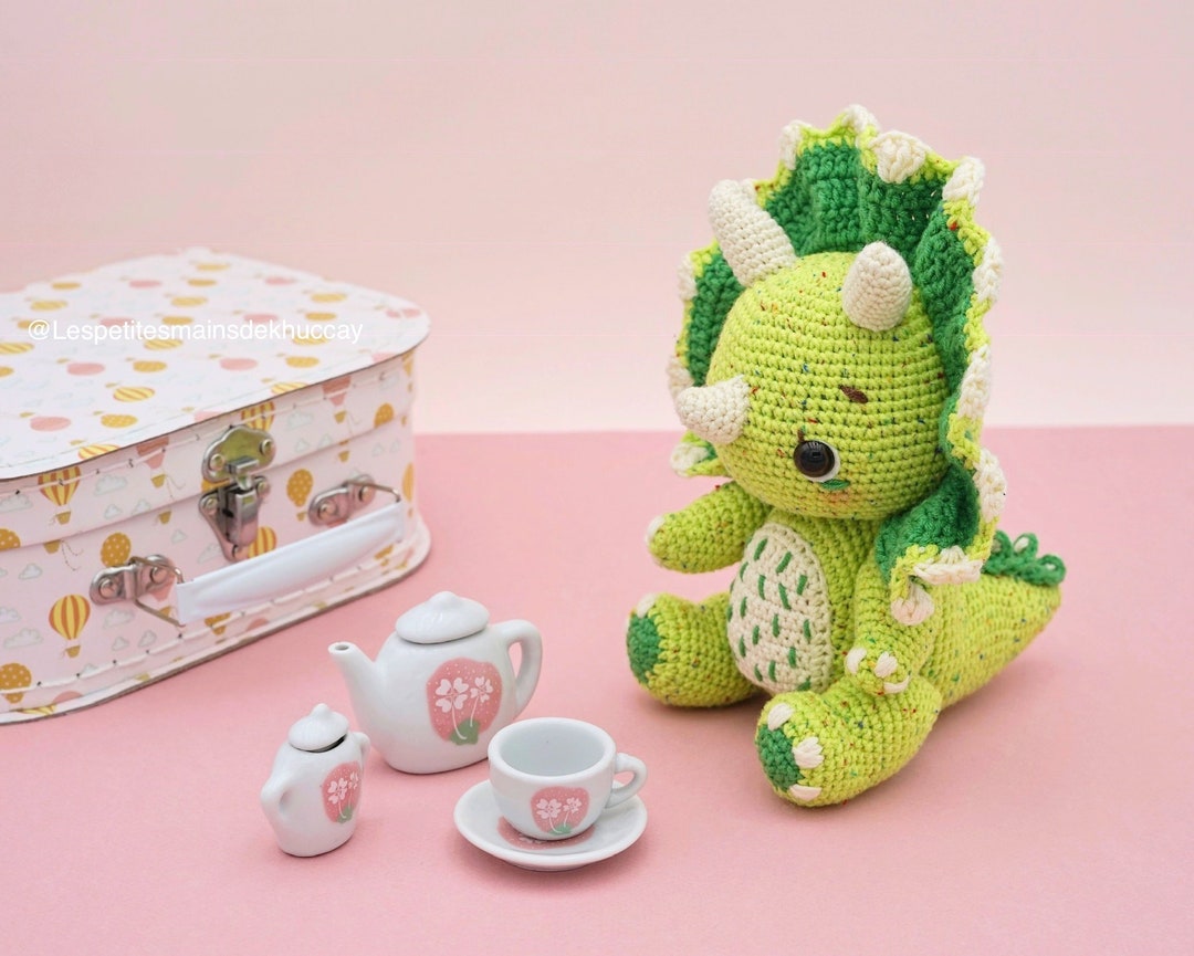 French/english/spanish: KYO the Baby Triceratops Crochet Pattern ...