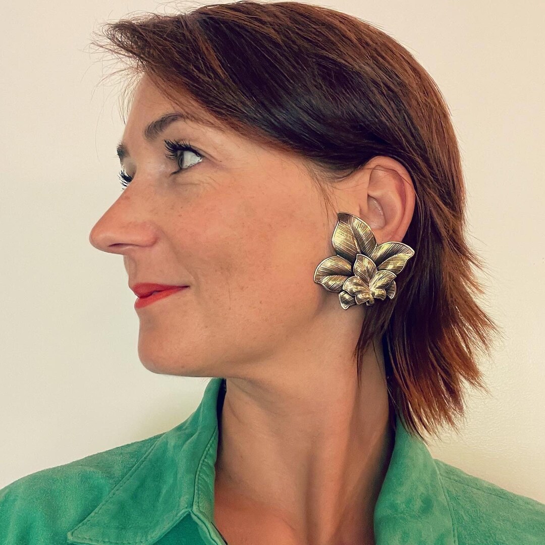Ermani Bulatti 1990's - Imposing and Sculptural Leaf Ear Clips in ...