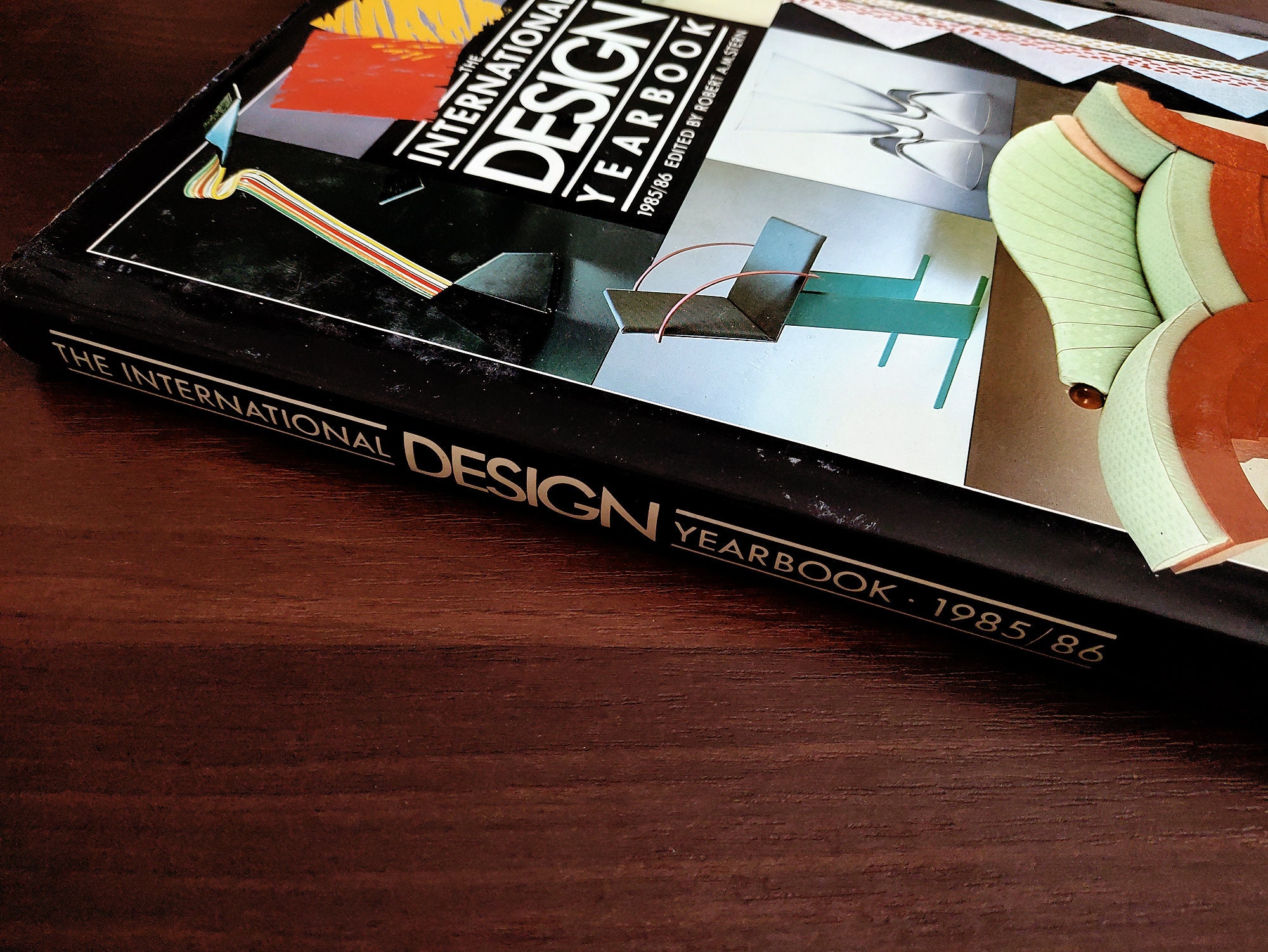 INTERNATIONAL DESIGN YEARBOOK 1985 1986 Book / Robert A.M. Stern ...