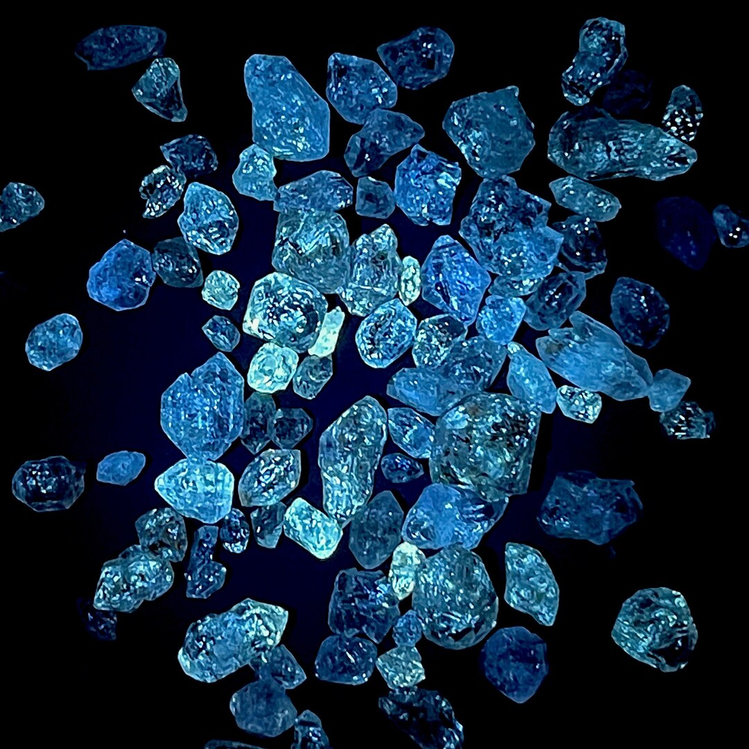 UV Reactive Petroleum Quartz Crystal Points, Fluorescent Pakimer ...