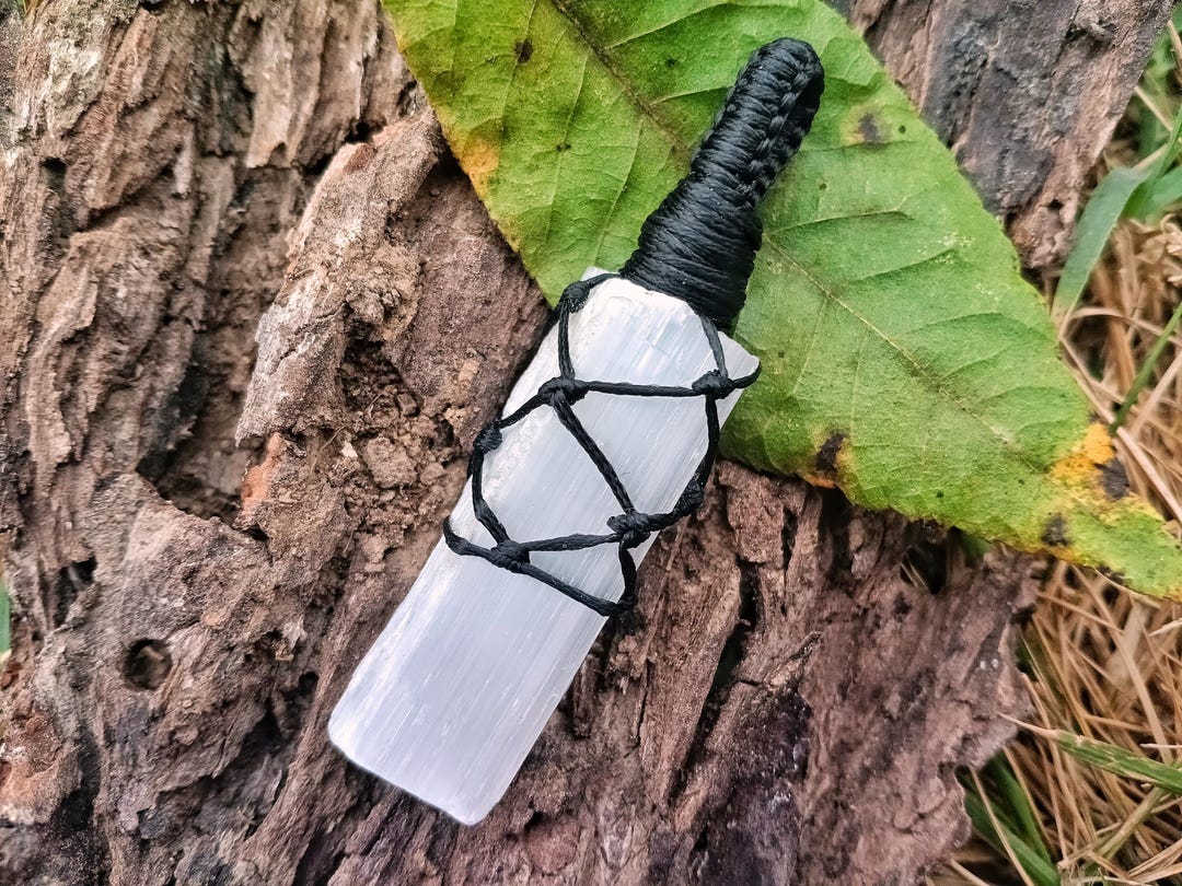Satin Spar Selenite Macrame Pendant, Gypsum, Selenite Jewelry - Etsy