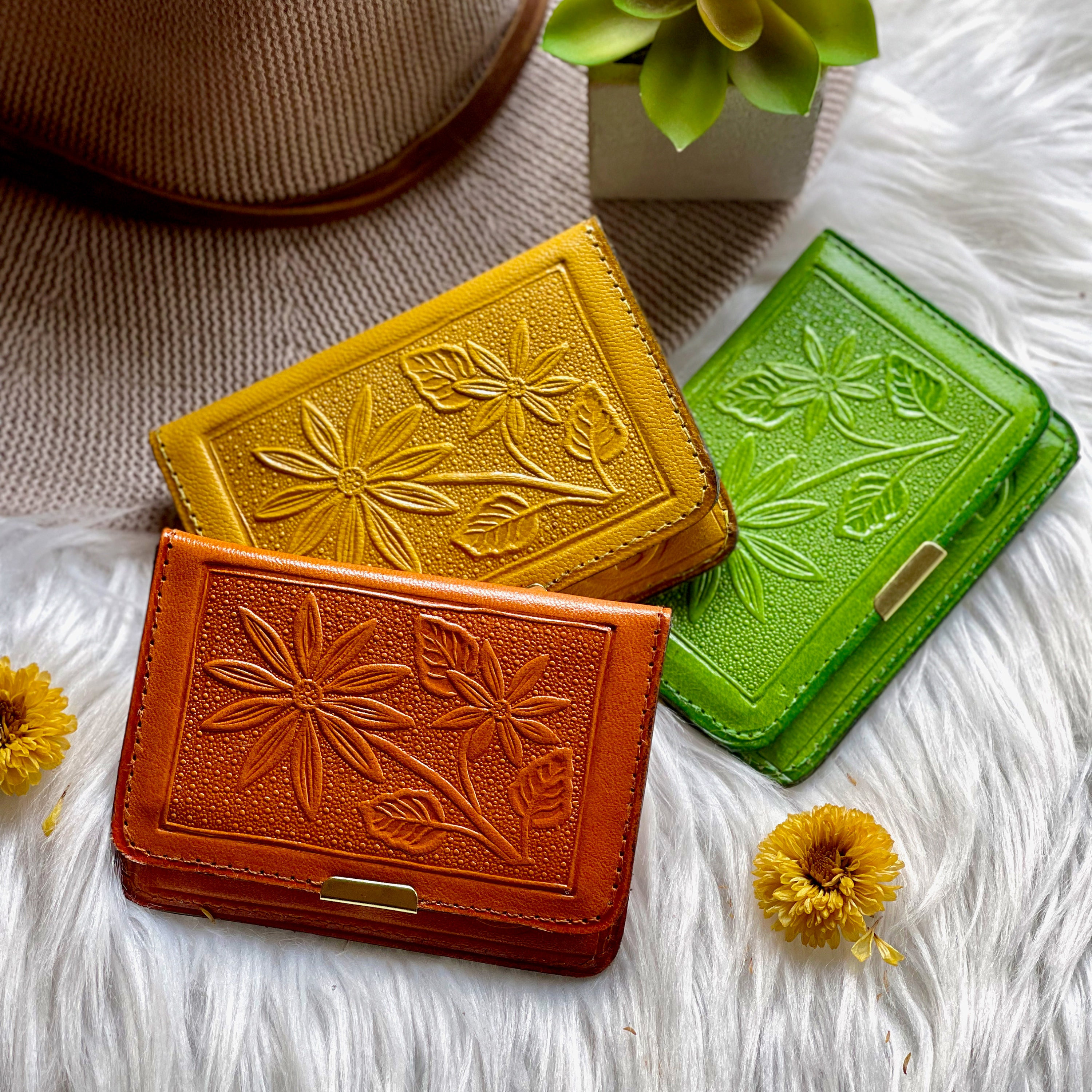 Small leather wallets for women • Daisies women's wallets • gift for her
