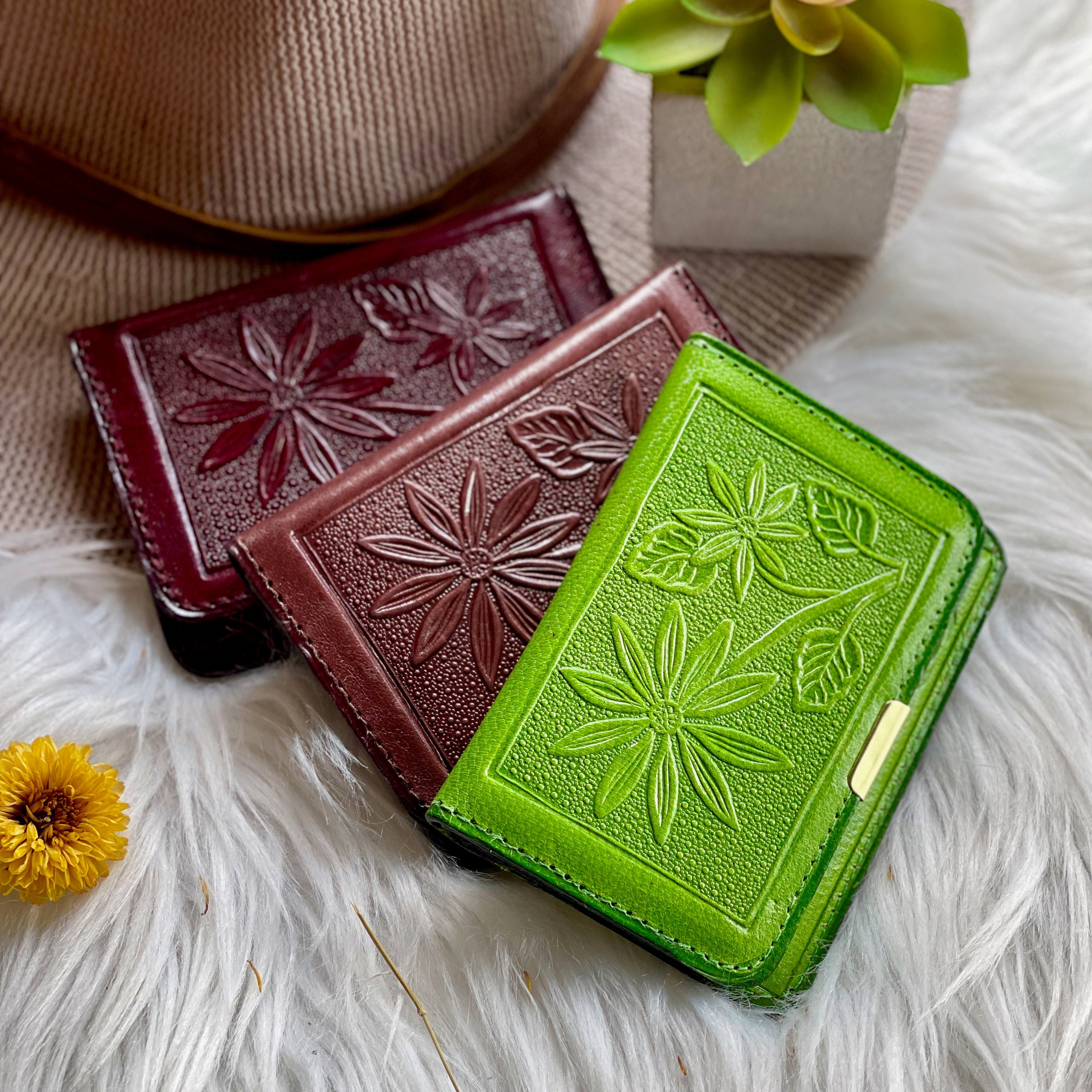 Small leather wallets for women • Daisies women's wallets • gift for her