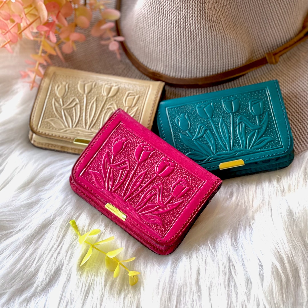 Handmade Leather Minimalist Wallet: Personalized Women's Wallet - Etsy