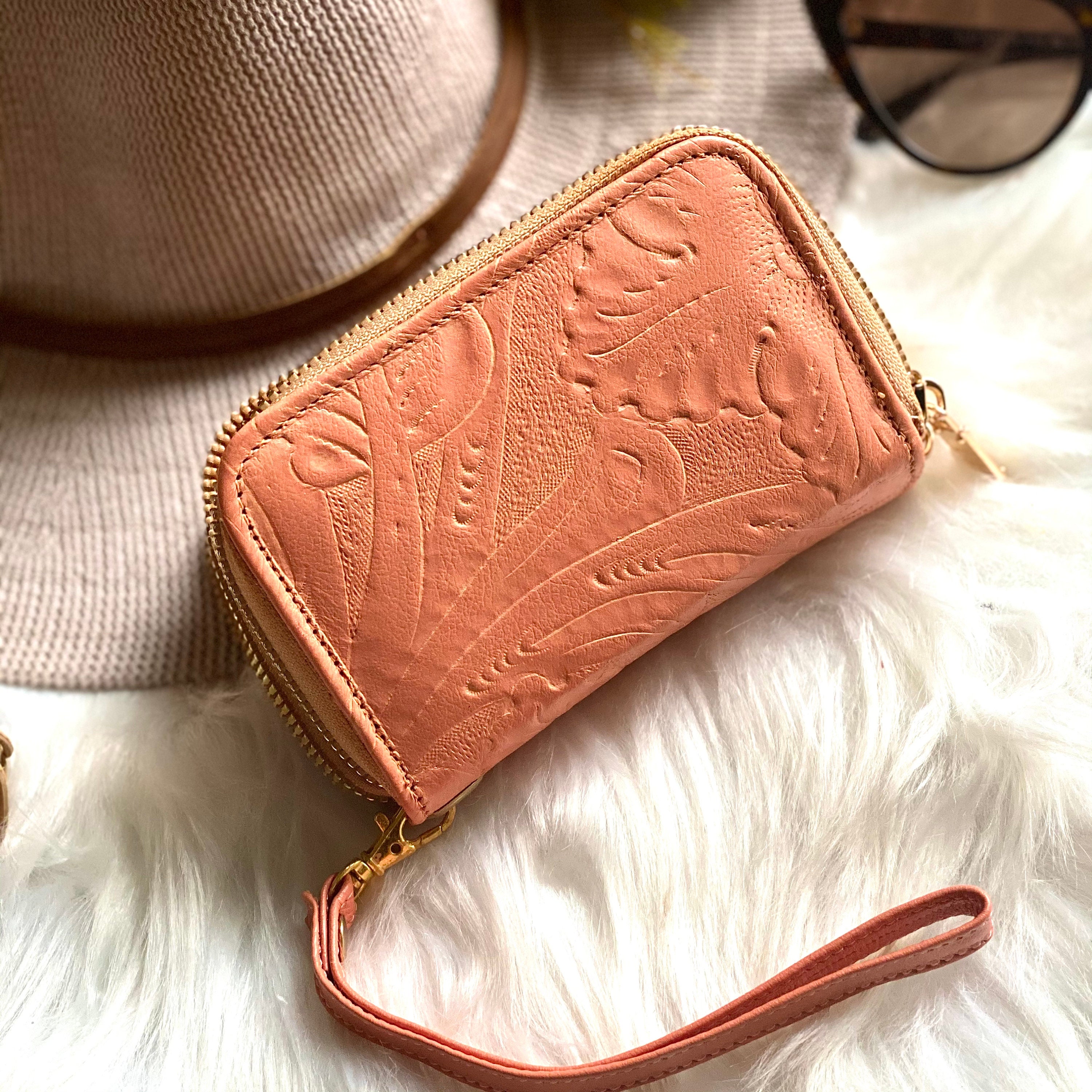 Handmade leather wallet with zipper • wristlets wallets • Leather woman ...