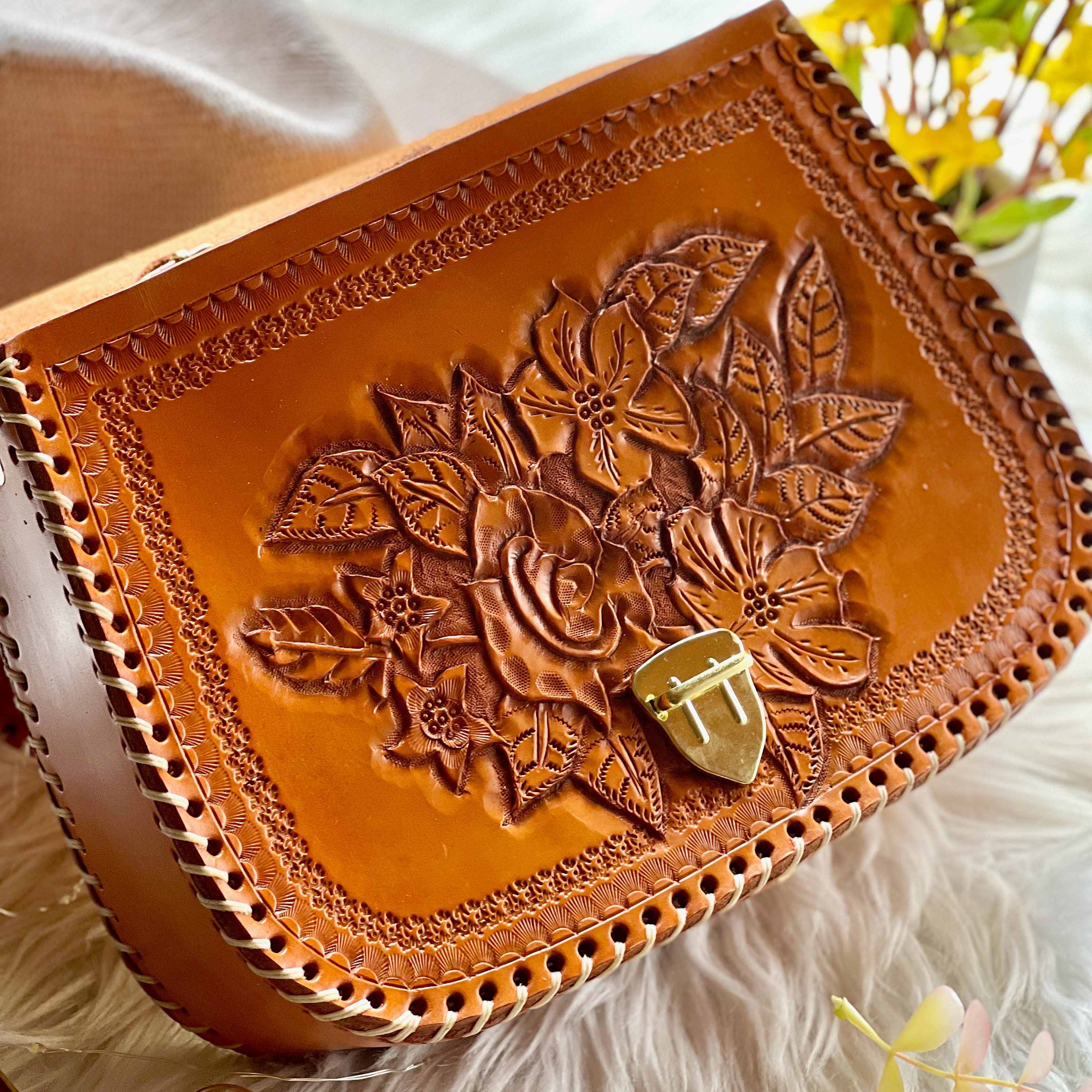 Small western purse • western crossbody purse • vintage style saddle ...